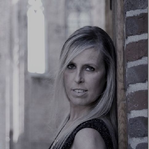 A touch of gold by Becca — YouPic