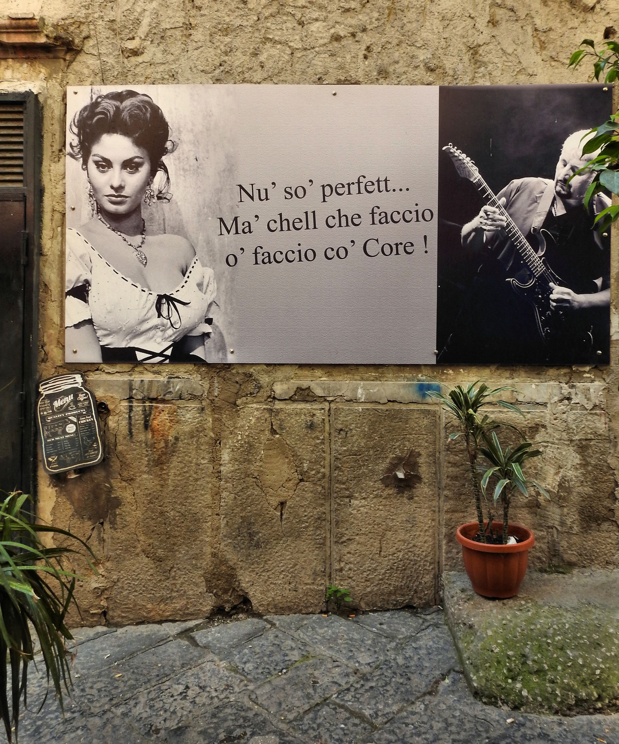 Napoli Montecalvario - Sophia Loren & Pino Daniele - Vico San Sepolcro ...