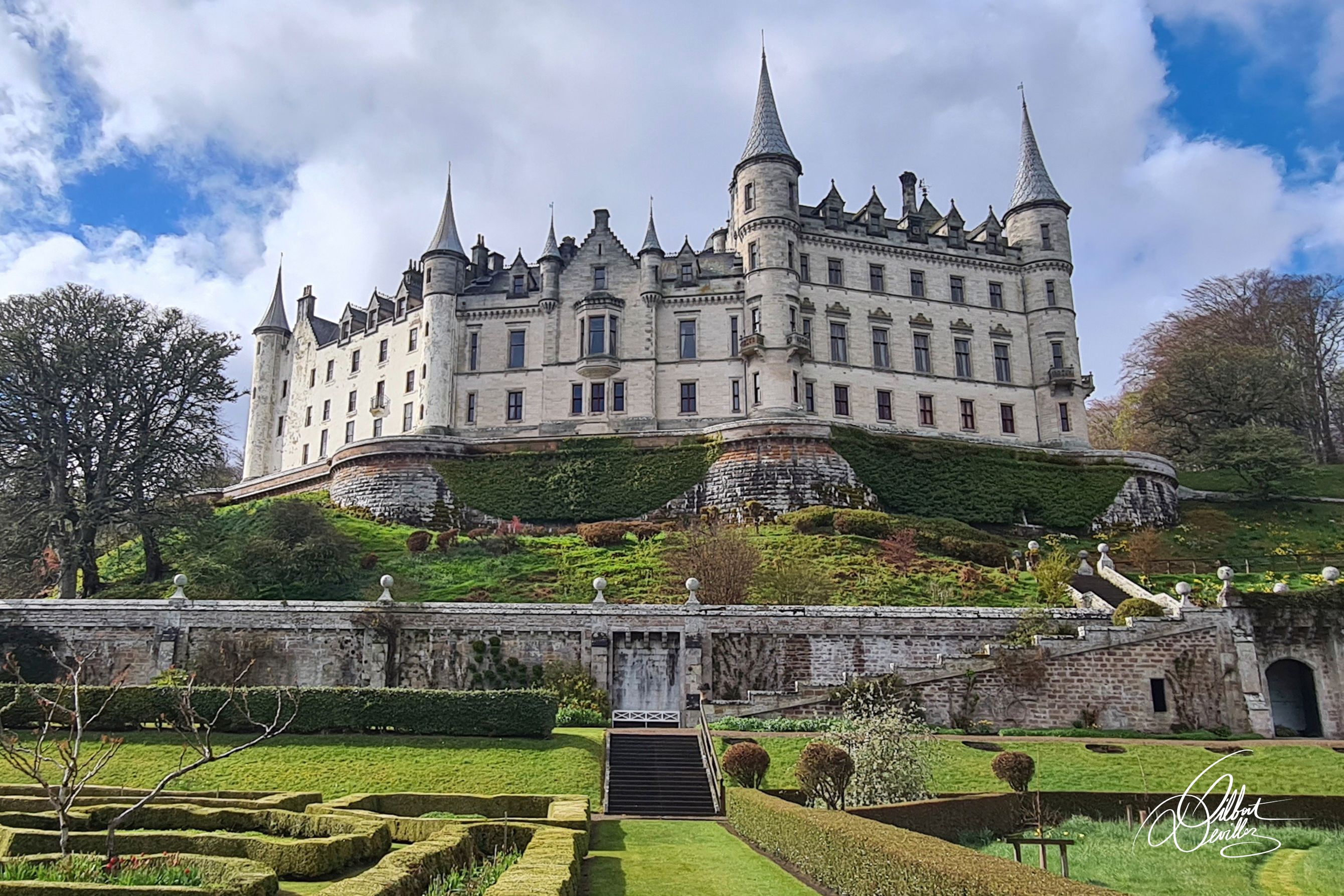 Dunrobin Castle by Gilbert Devillez on YouPic